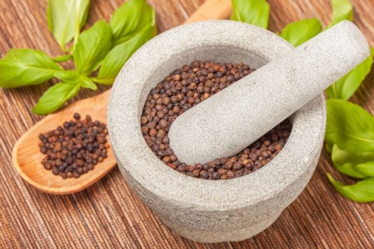 Is Freshly Ground Pepper Better ? Yep, Here's Why - Foodiosity