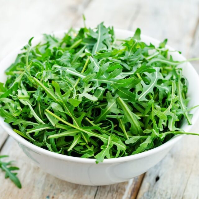 Arugula VS Dandelion - What They Are & How They're Different - Foodiosity