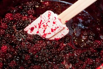 Why Is My Jam Not Setting ? Here's Why & How To Fix It - Foodiosity