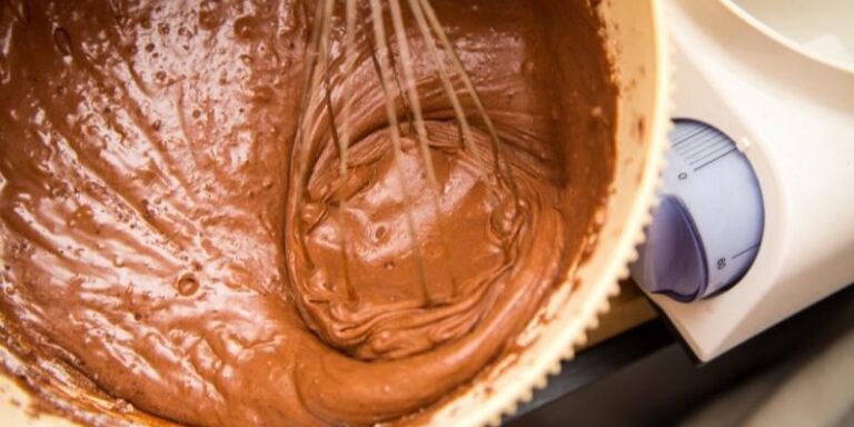 Baking Powder vs Flour – Key Differences You Should Know - Foodiosity
