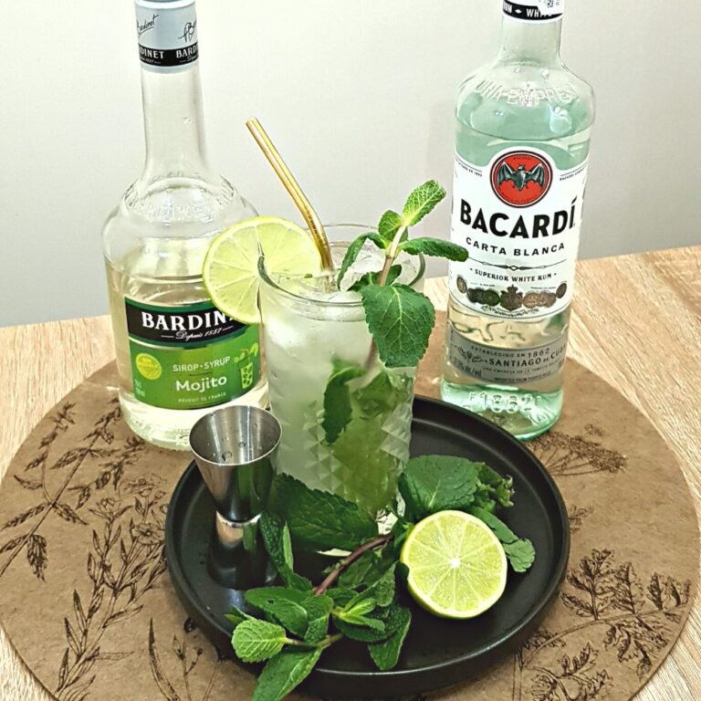 The Hugo Cocktail Recipe You'll Love - Foodiosity