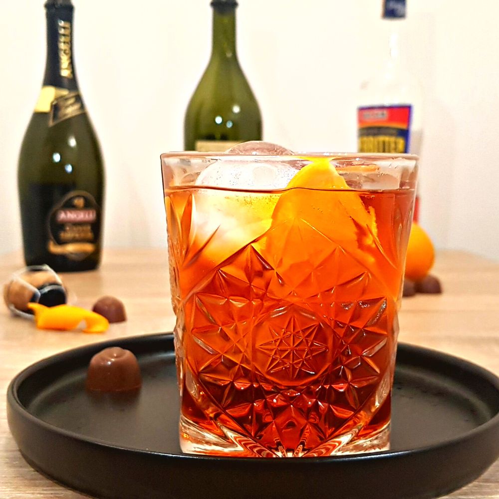 Negroni Sbagliato (This Time With Sparkling Wine) - Foodiosity