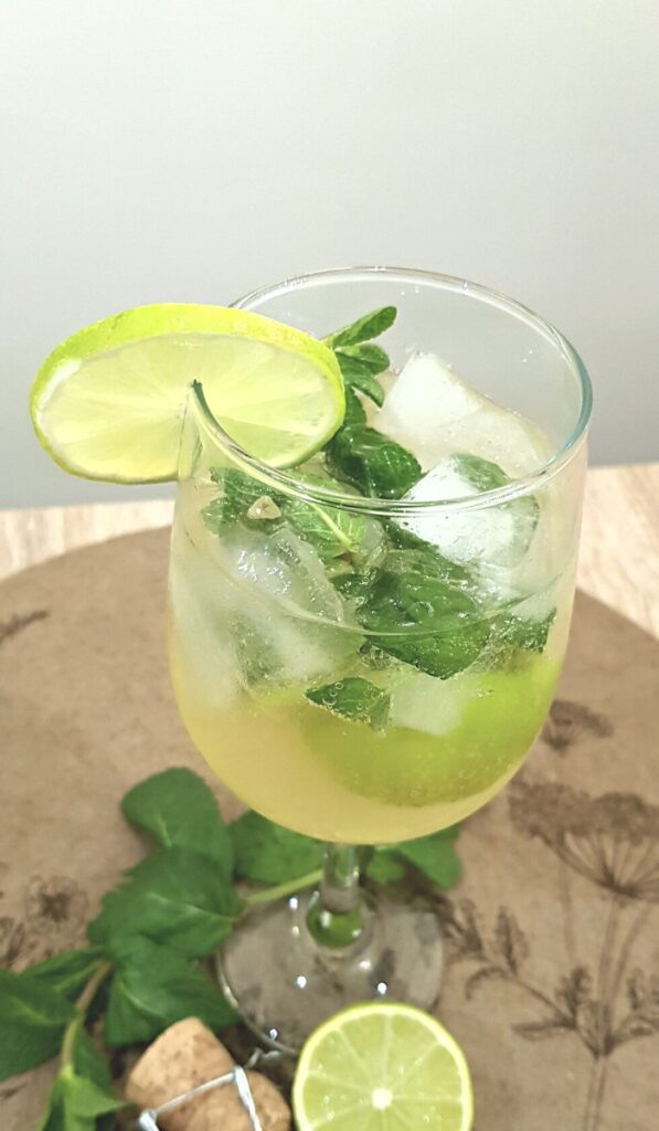 The Hugo Cocktail Recipe You'll Love - Foodiosity