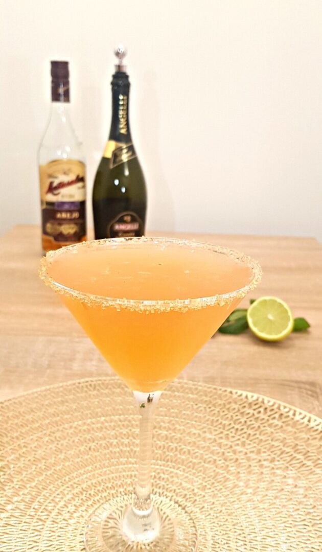 Old Cuban Cocktail Recipe - A Caribbean Delight - Foodiosity