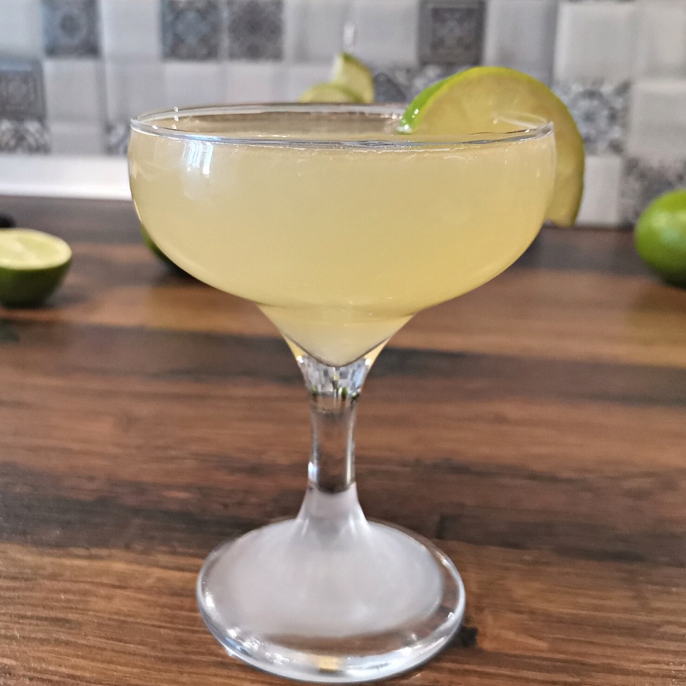 Honeysuckle Cocktail Recipe (Easy 3 Ingredient Drink) - Foodiosity