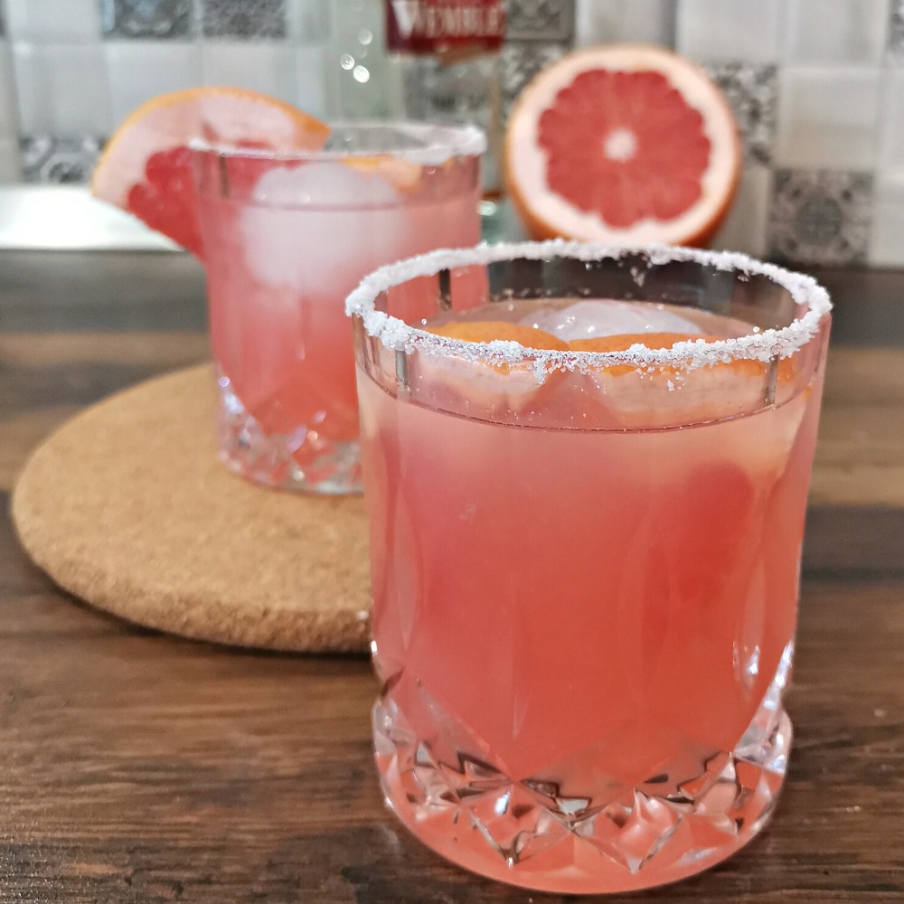 The Salty Dog Cocktail Recipe - Foodiosity