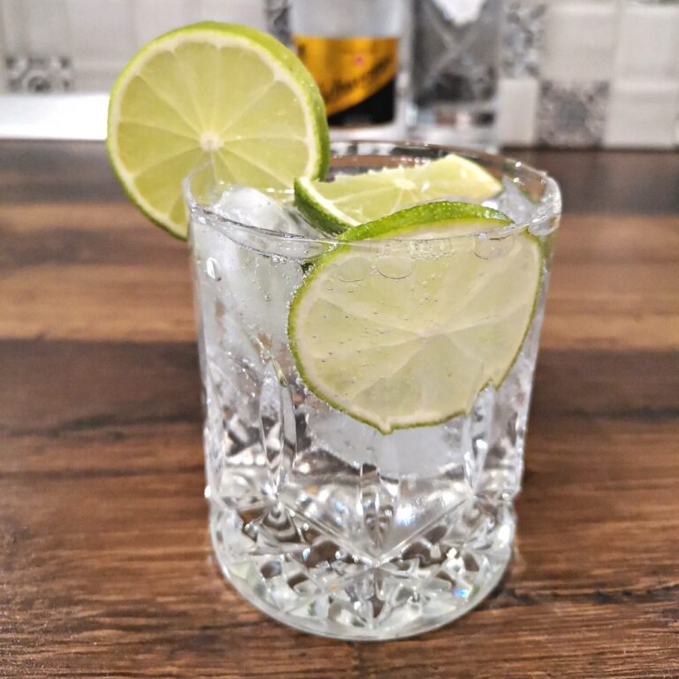 Vodka Tonic Cocktail Recipe - Foodiosity