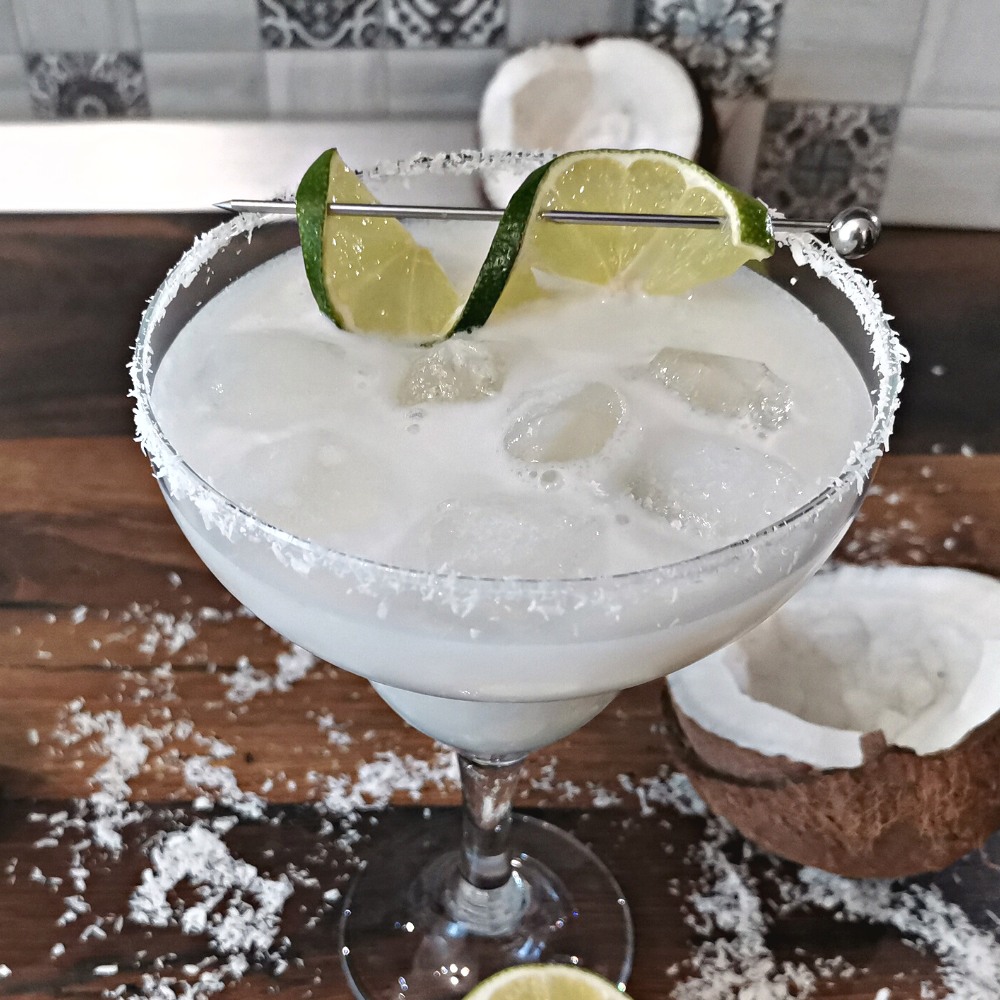 Coconut Margarita Cocktail Recipe - Foodiosity