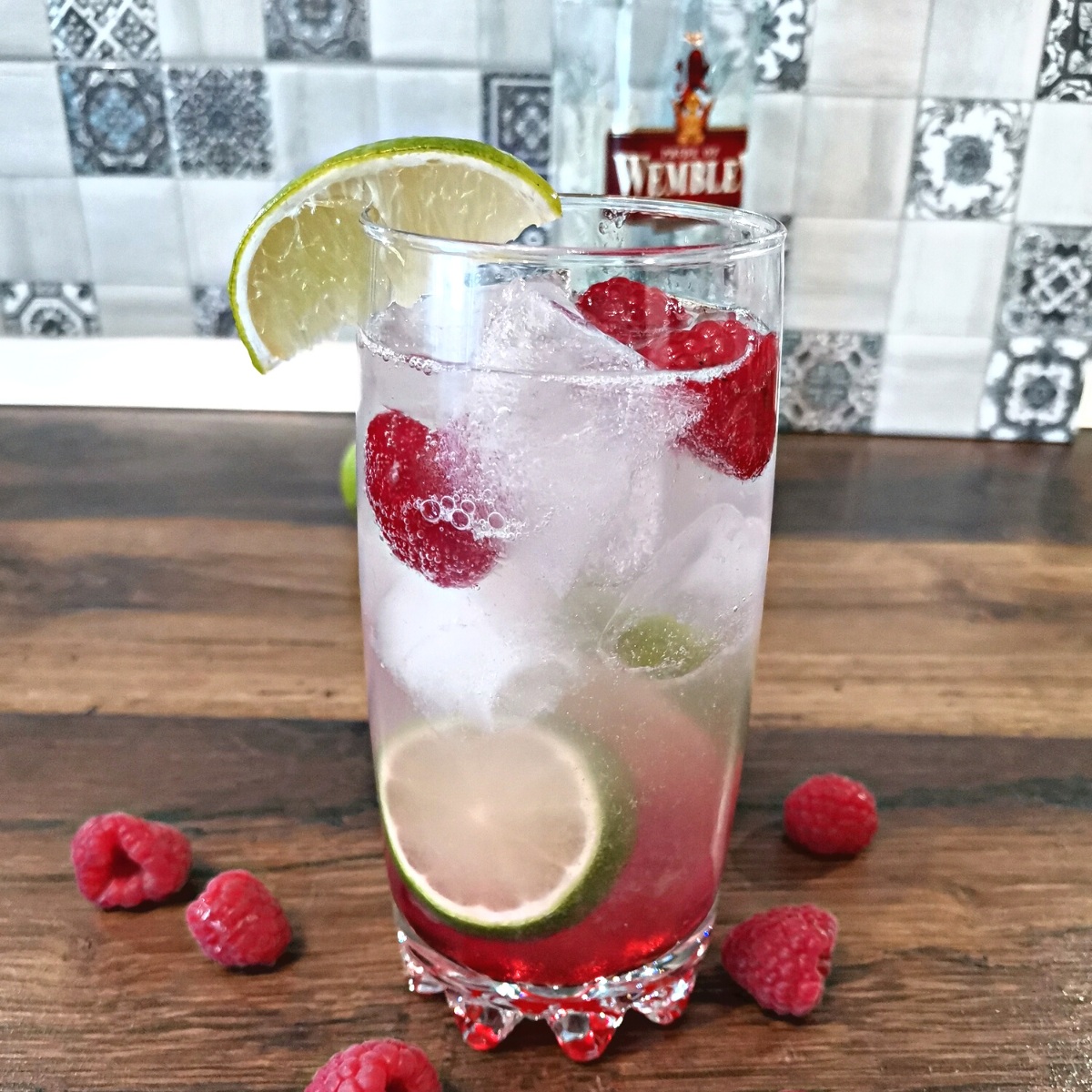 Raspberry Lime Rickey Cocktail Recipe - Foodiosity
