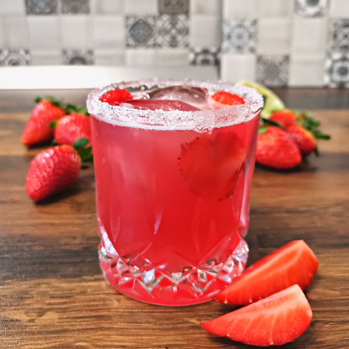 Strawberry Daiquiri Cocktail Recipe - Foodiosity