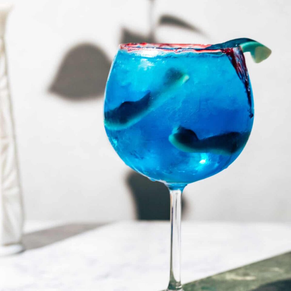 13+ Blue Cocktails To Cool You This Summer - Foodiosity