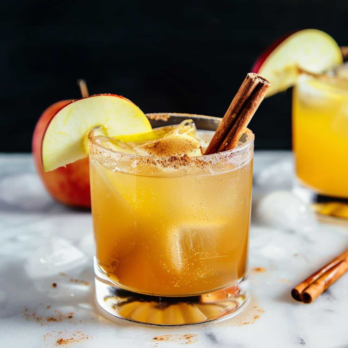 Apple Cider Bourbon Smash – Sweet, Spicy and Refreshing - Foodiosity