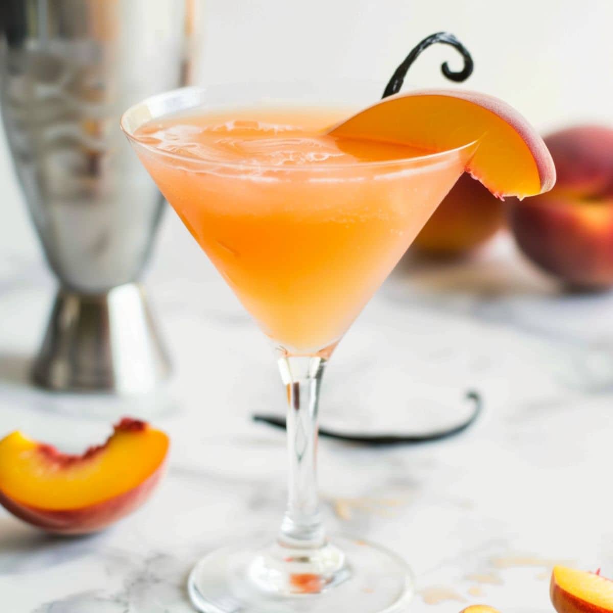 Vanilla Peach Cosmopolitan - Foodiosity