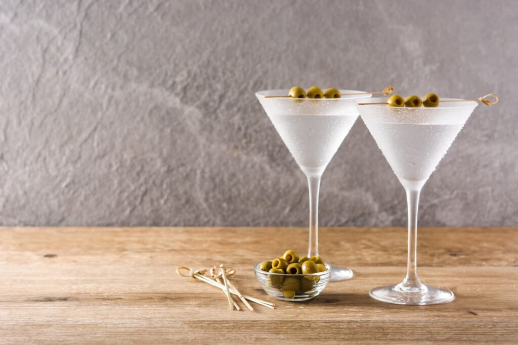 5 Classic Martini Cocktail Recipes That Never Go Out of Style - Foodiosity