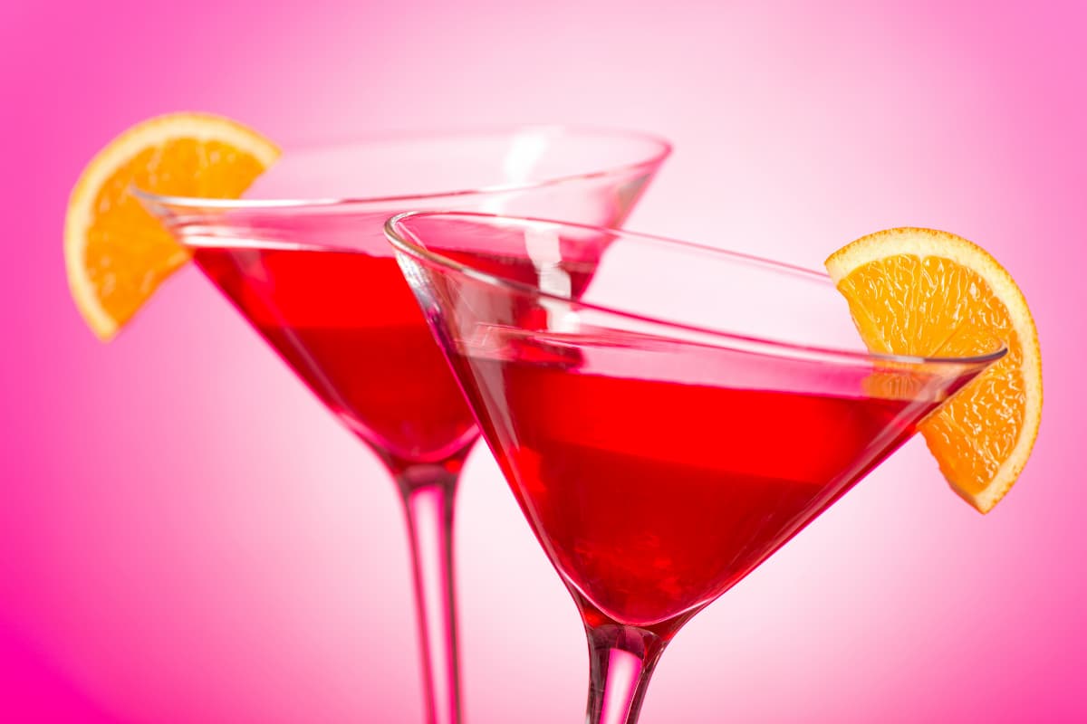 5 Classic Cosmopolitan Cocktail Recipes That Never Go Out of Style ...
