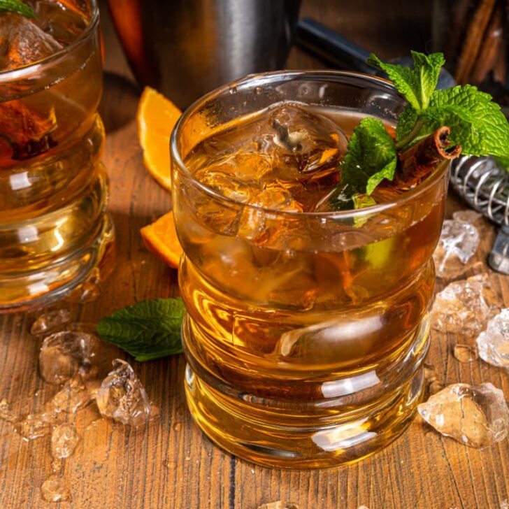 5 Bees Knees Cocktail Recipes That Are the Bee's Knees - Foodiosity