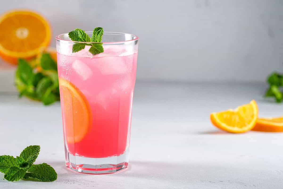 12 Sweet and Zesty Pink Long Drink Ideas for Easy Party Drinks - Foodiosity