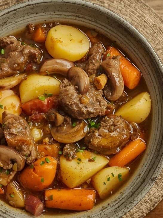 12 Easy Christmas Crockpot Recipes Everyone Will Love - Foodiosity