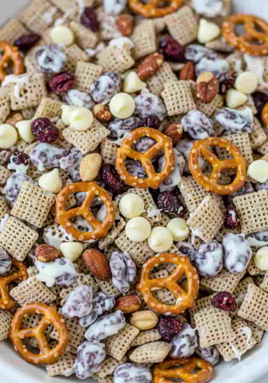 10 Festive Christmas Trash Recipes Everyone Will Love - Foodiosity