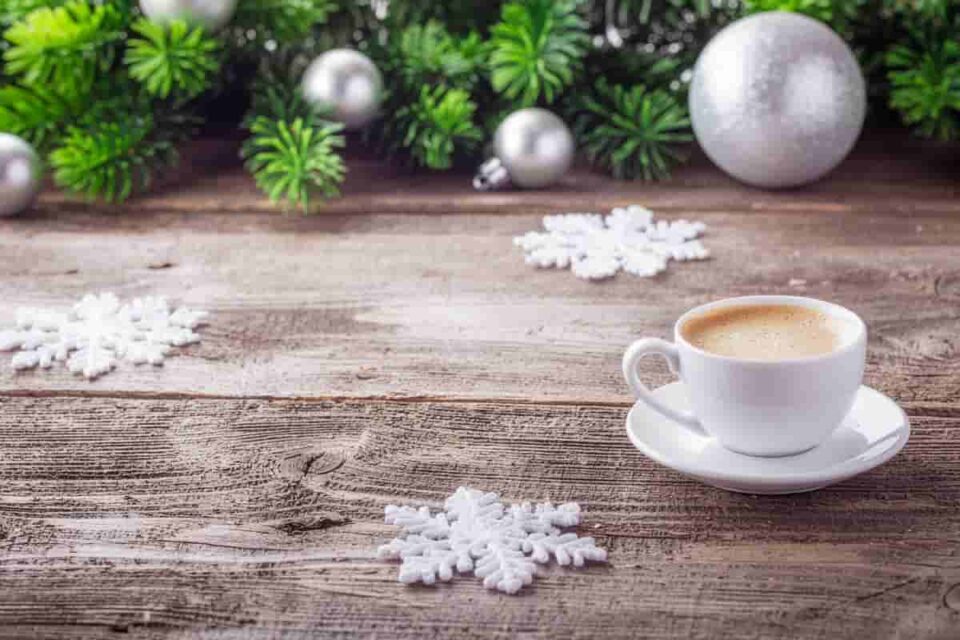 10 Christmas Coffee Recipes for a Cozy Holiday Sip - Foodiosity