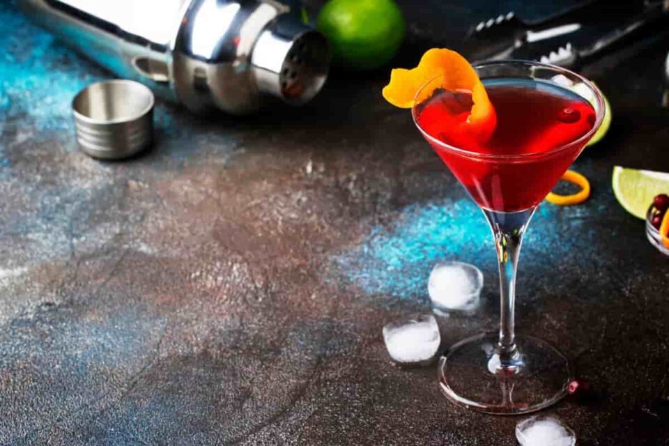 10 Christmas Cosmopolitan Drink Recipe Ideas to Celebrate - Foodiosity