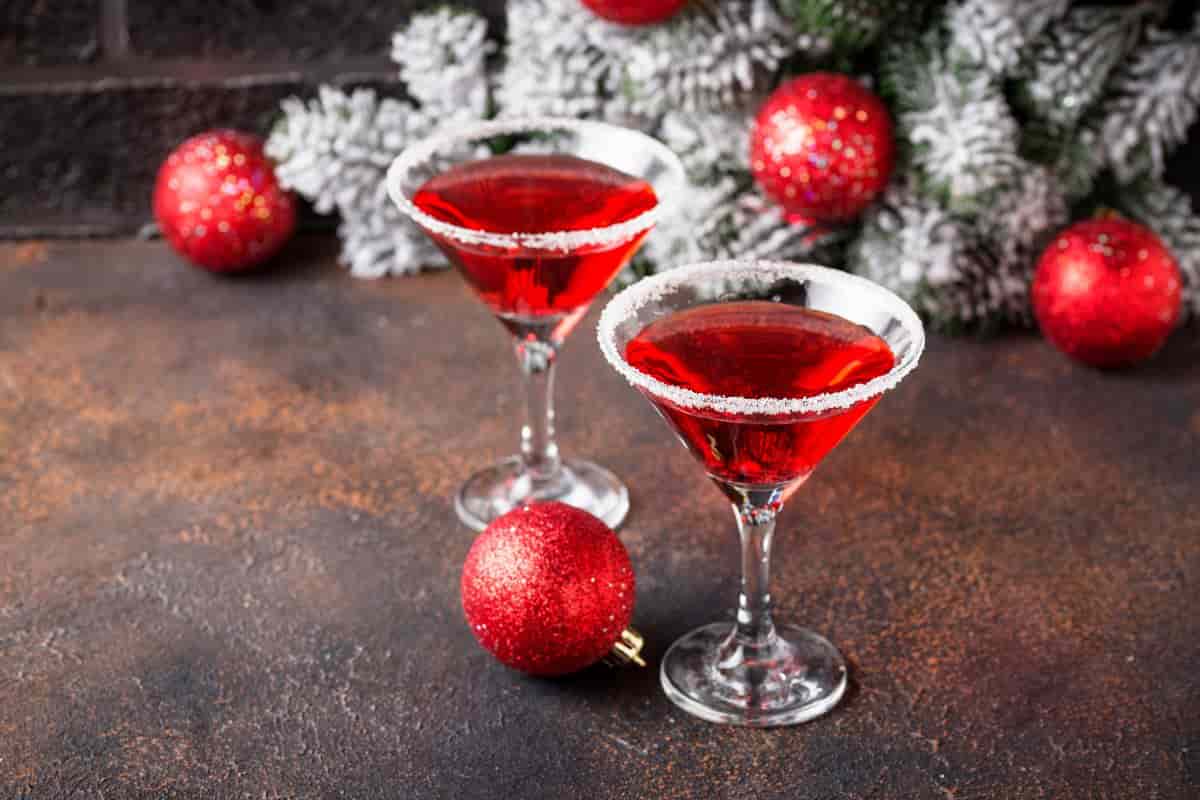 10 Christmas Martini Recipe Ideas to Brighten Your Holiday - Foodiosity