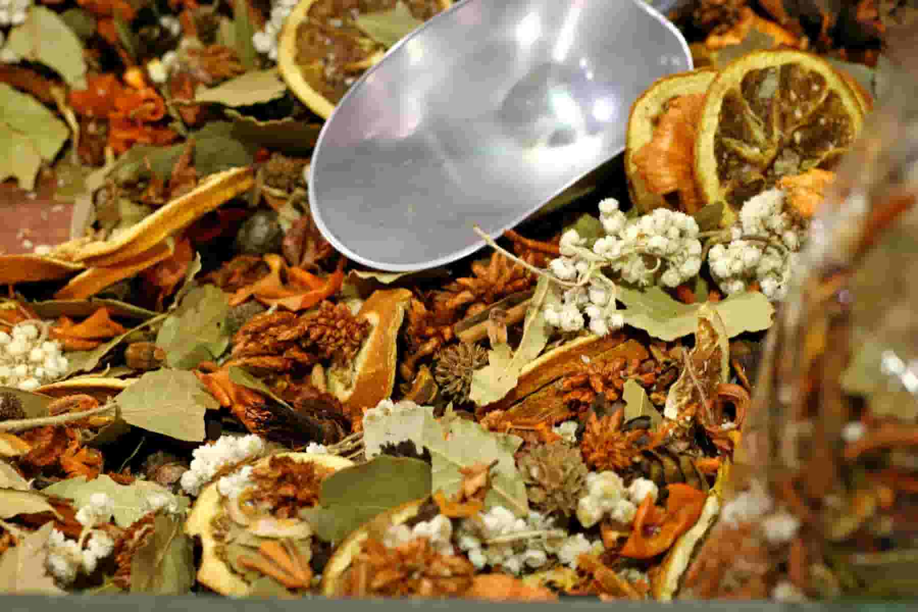 12 Christmas Potpourri Recipe Ideas for Holiday Cheer - Foodiosity