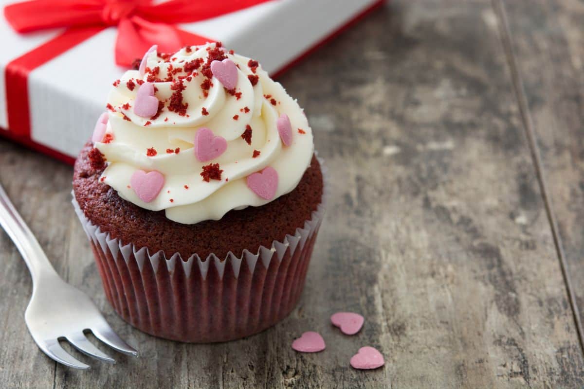 10 Valentines Cupcakes That Are Cute, Easy, and Festive - Foodiosity