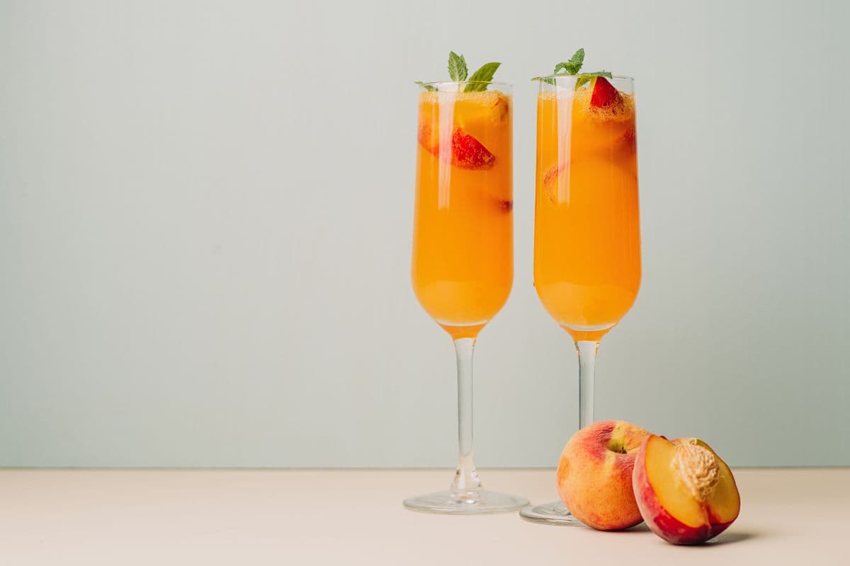 12 Cocktail Peach Bellini Twists Everyone Will Ask For - Foodiosity