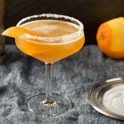 The Best Rob Roy Cocktail for Cozy Nights and Elegant Parties - Foodiosity