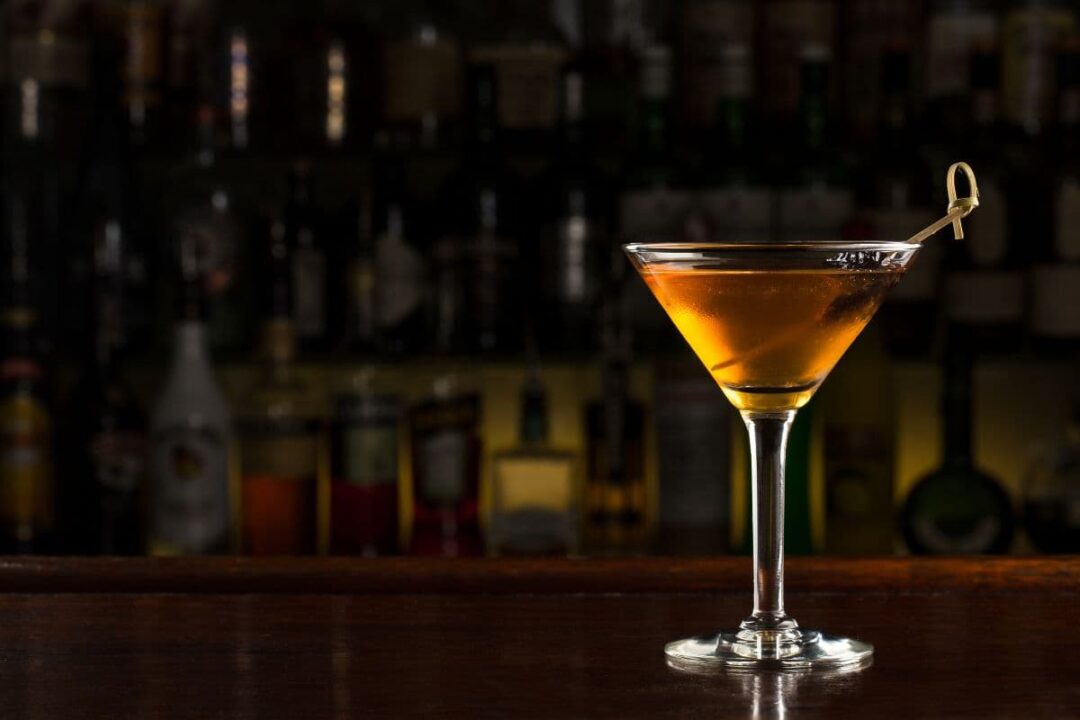 The Best Rob Roy Cocktail for Cozy Nights and Elegant Parties - Foodiosity